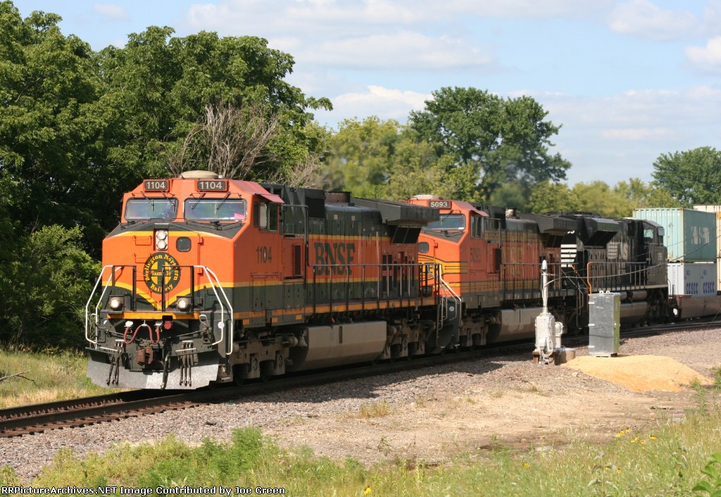BNSF 1104